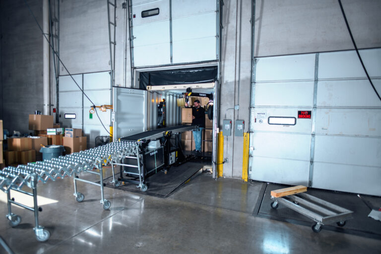 イージーデバン TAWI Mobile Container Unloader | 日本ヴァリティー株式会社